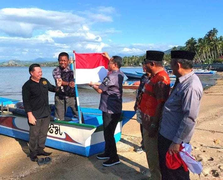 Thariq Tanamkan Jiwa Nasionalis ke Para Nelayan Gentuma - Newsnesia.id
