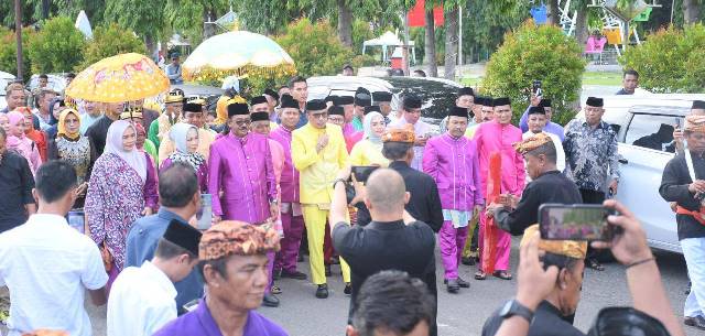 Berlangsung Sakral, Prosesi Adat Moloopu Bupati Boalemo Rum Pagau