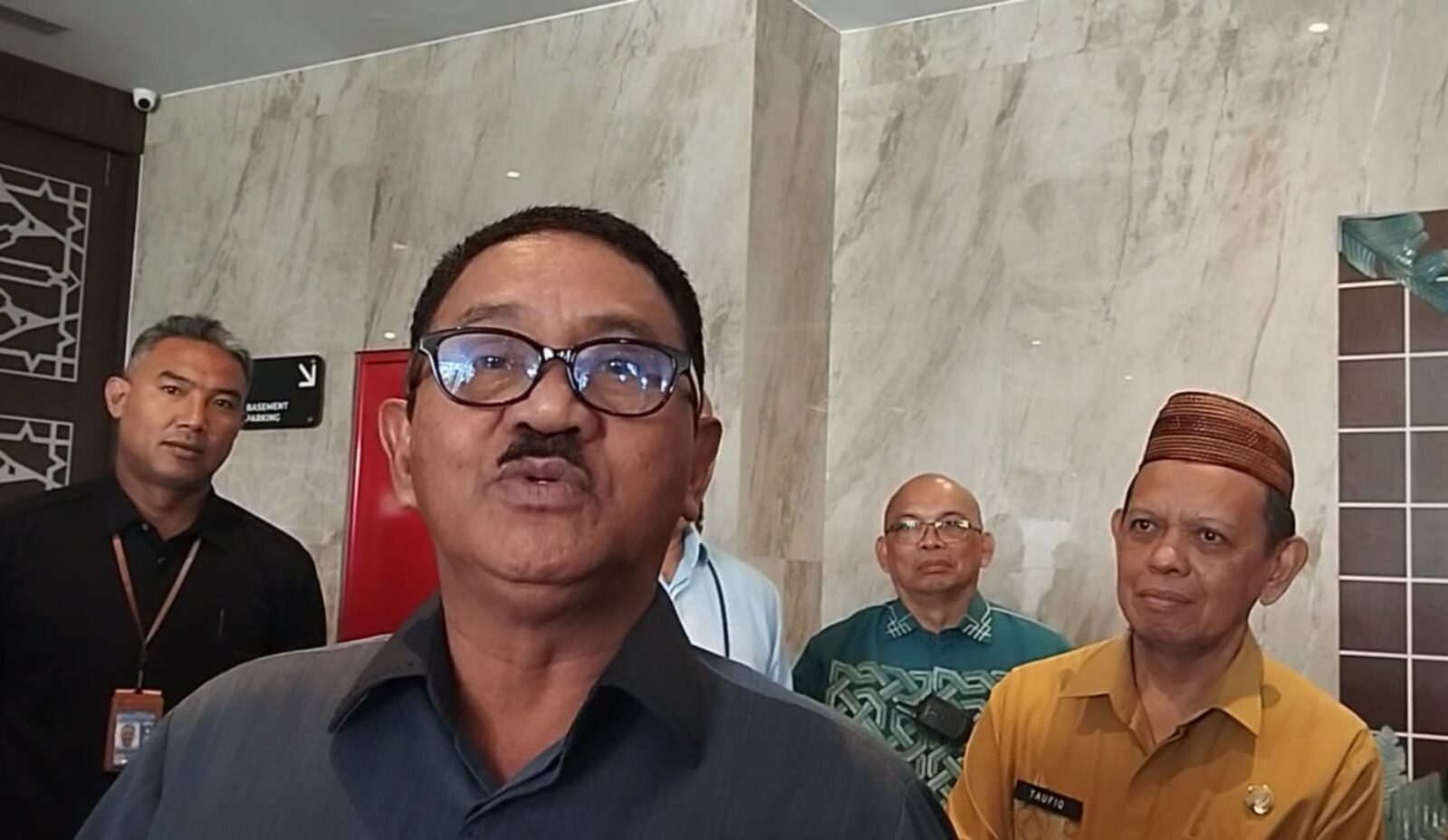 Tegas!, Bupati Rum Pagau Deadline BSG Sampai 30 Juni 2025, Penuhi Janji ...